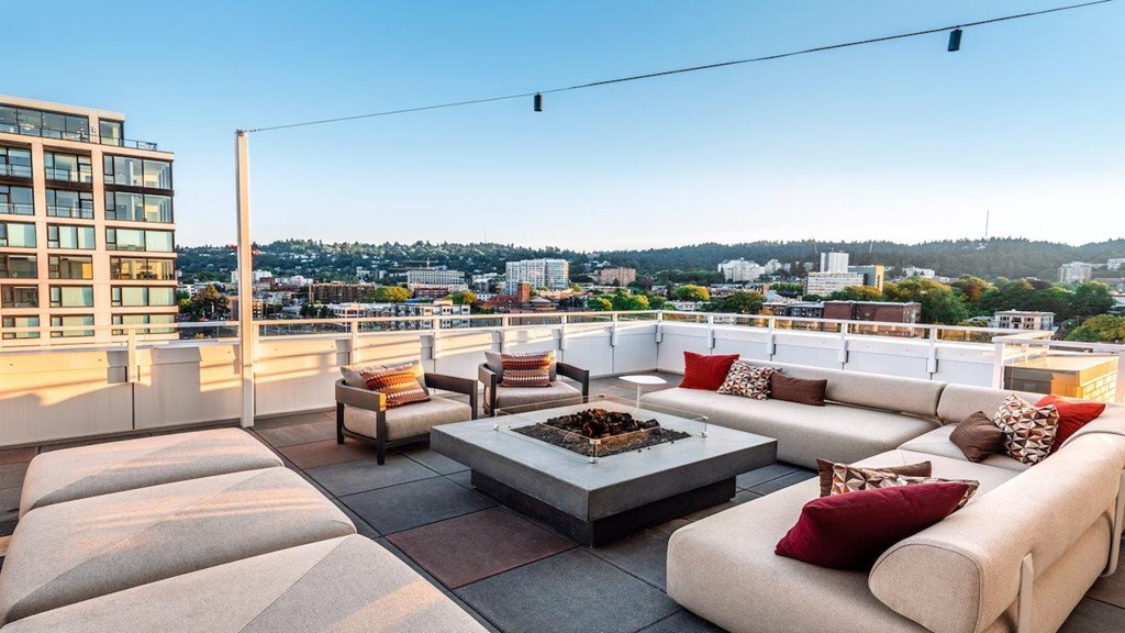 Akoya Apartments, 1430 NW Hoyt Street, Portland, OR - RentCafe